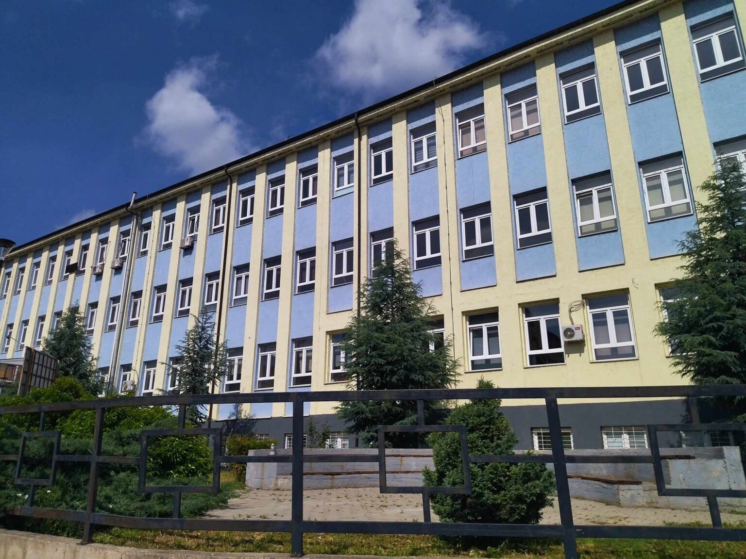 Koha: „Kompleksnosti paralelnog obrazovanja na srpskom jeziku ...