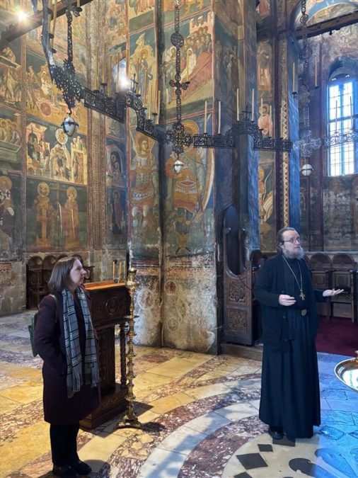 Ejmi Rajhert posetila Visoke Dečane - Kontakt Plus